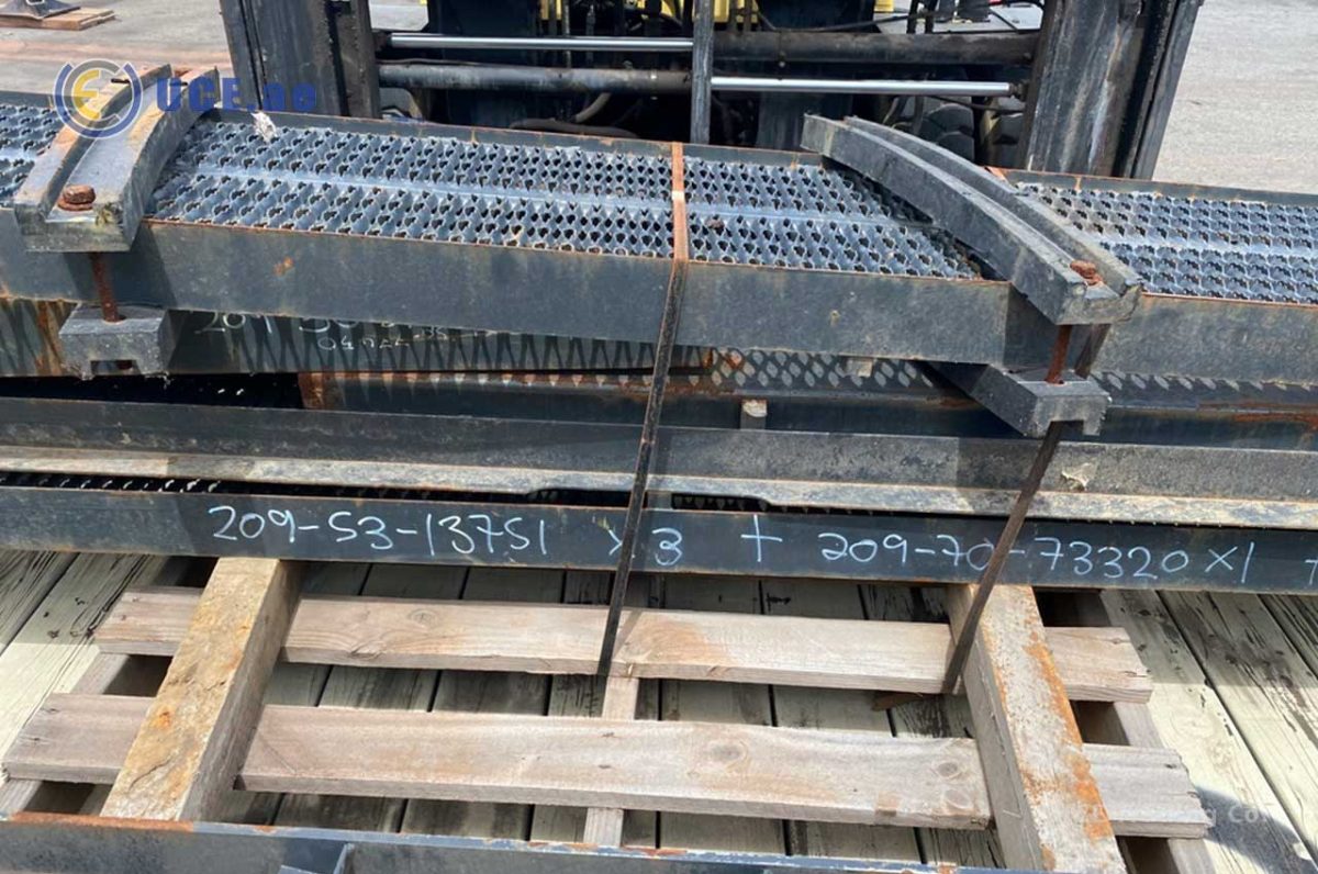 Walk Ways to Suits for PC800-7 Komatsu Excavator – uce.ae | UCE Trading Co.