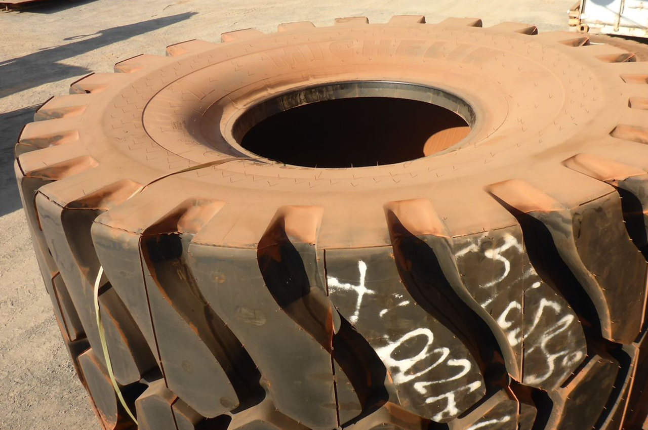 45/65R39 TIRE TO SUITS FOR WA700-3 KOMATSU – uce.ae | UCE Trading Co.